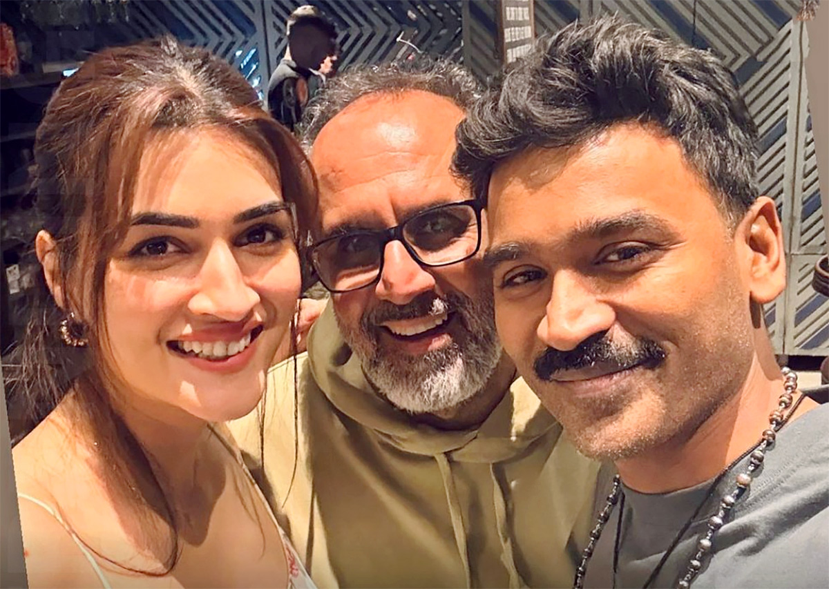 నలుగురు టాప్‌ హీరోయిన్లతో ధనుష్‌ పార్టీ.. ఎందుకో తెలుసా (ఫోటోలు) | Kriti Sanon Wishing Anand L ...